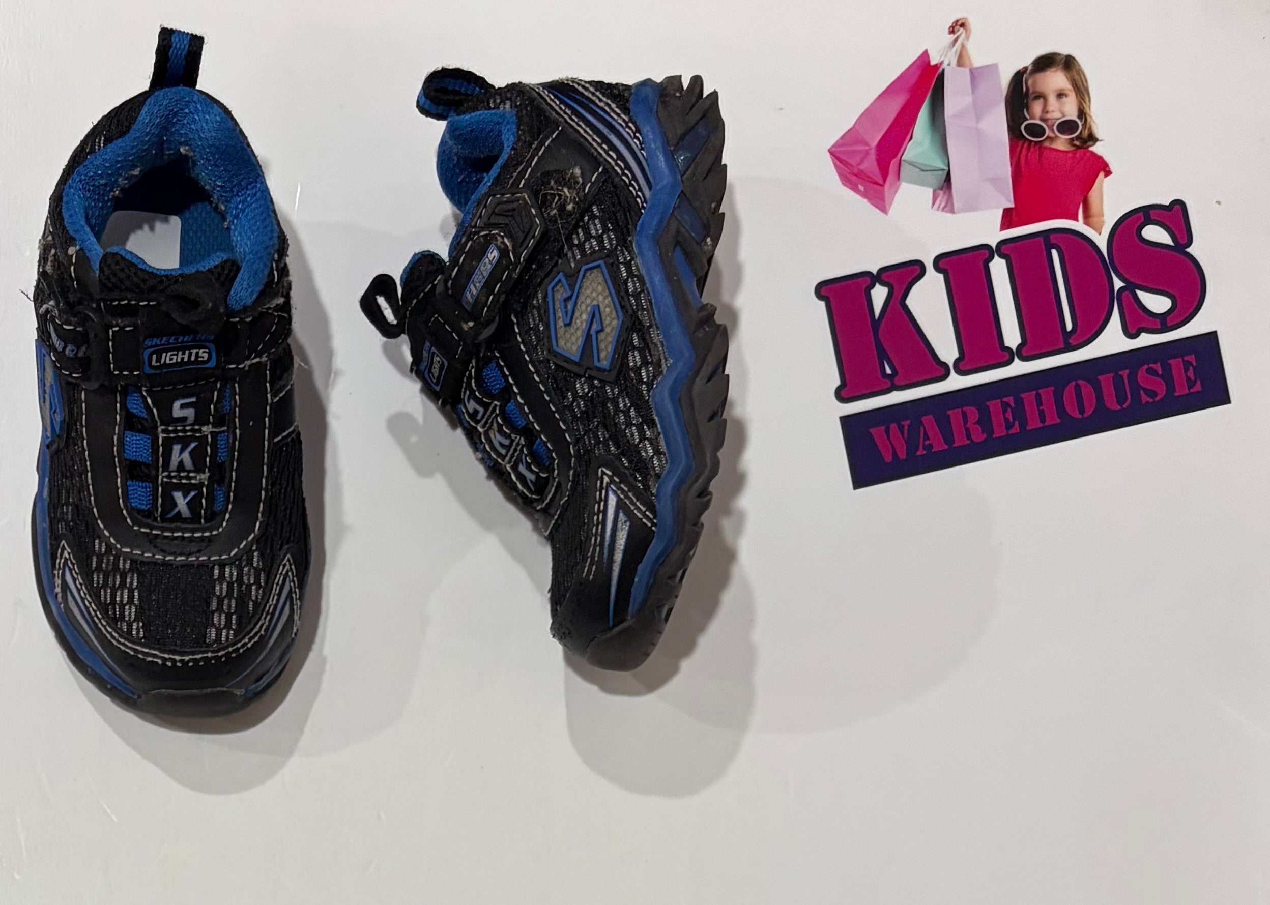 Skechers Black, Blue Lights Runners Size US5/UK4 (Child) (Tested ...